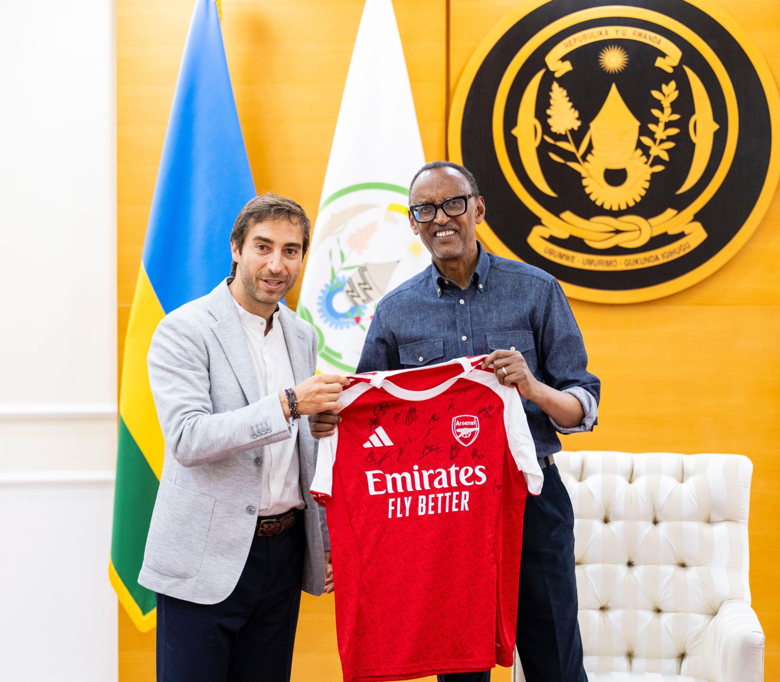 Le Président Kagame reçoit Mathieu Flamini, ex-star d’Arsenal et ...